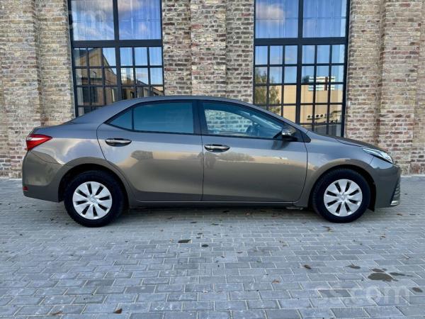 Pelēks Toyota Corolla 2018 Rīga, ar dzinēja tilpumu 1.40 L un nobraukumu 158 tūkst. km par 7000 €, foto 6 vietnē AUTOMOTO.COM.LV