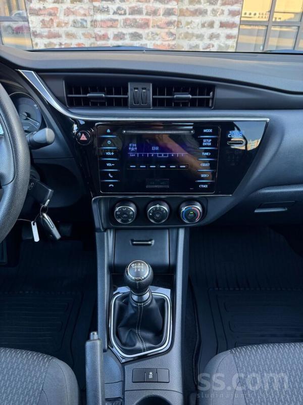 Pelēks Toyota Corolla 2018 Rīga, ar dzinēja tilpumu 1.40 L un nobraukumu 158 tūkst. km par 7000 €, foto 9 vietnē AUTOMOTO.COM.LV