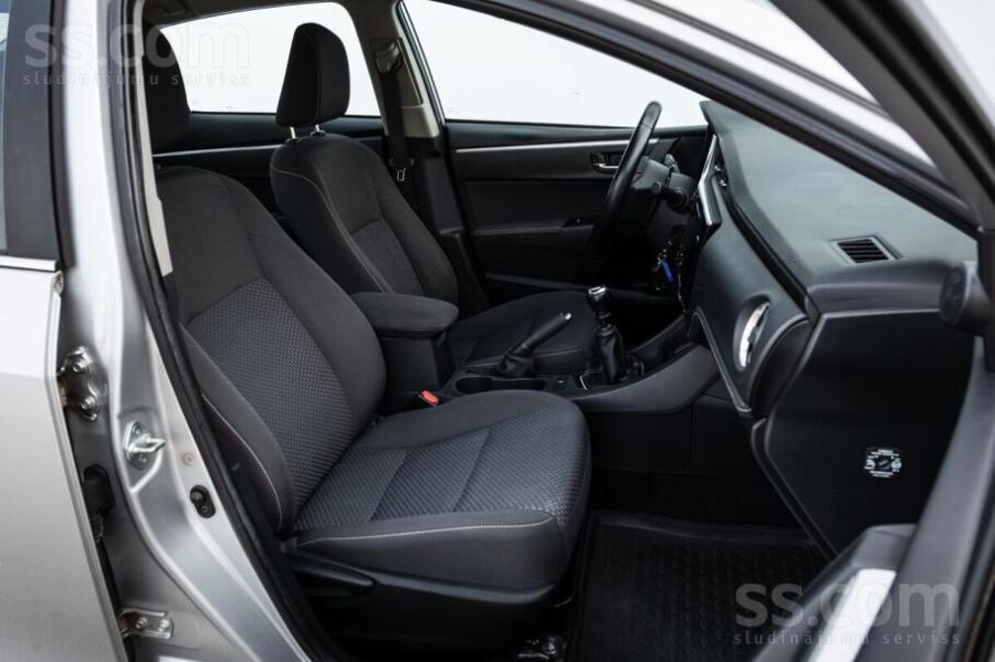Pelēks Toyota Corolla 2018 Rīga, ar dzinēja tilpumu 1.60 L un nobraukumu 118 tūkst. km par 10650 €, foto 7 vietnē AUTOMOTO.COM.LV