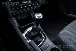 Pelēks Toyota Corolla 2018 Rīga, ar dzinēja tilpumu 1.60 L un nobraukumu 118 tūkst. km par 10650 €, foto 18 vietnē AUTOMOTO.COM.LV