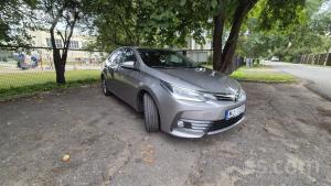 Pelēks Toyota Corolla 2018 Rīga, ar dzinēja tilpumu 1.60 L un nobraukumu 102 tūkst. km par 11990 €, foto 3 vietnē AUTOMOTO.COM.LV