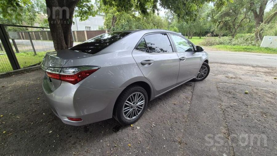 Pelēks Toyota Corolla 2018 Rīga, ar dzinēja tilpumu 1.60 L un nobraukumu 102 tūkst. km par 11990 €, foto 4 vietnē AUTOMOTO.COM.LV