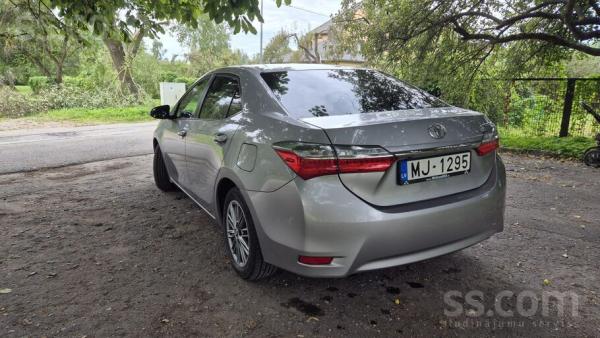 Pelēks Toyota Corolla 2018 Rīga, ar dzinēja tilpumu 1.60 L un nobraukumu 102 tūkst. km par 11990 €, foto 5 vietnē AUTOMOTO.COM.LV