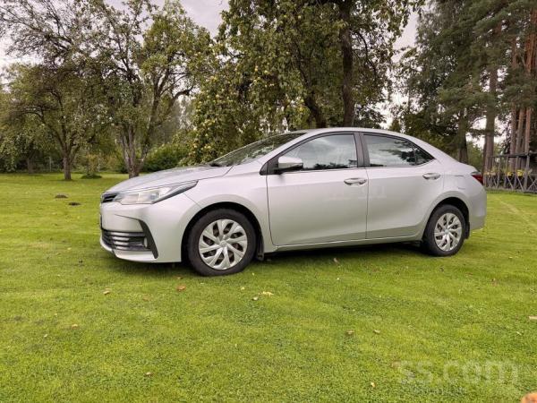 Grey Toyota Corolla 2018 in Jelgava, with an engine capacity of 1.60 L and mileage of 103 thousand km for 11900 €, photo 4 on AUTOMOTO.COM.LV