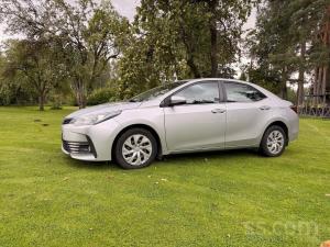 Grey Toyota Corolla 2018 in Jelgava, with an engine capacity of 1.60 L and mileage of 103 thousand km for 11900 €, photo 4 on AUTOMOTO.COM.LV