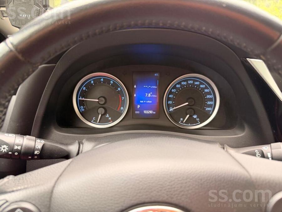 Grey Toyota Corolla 2018 in Jelgava, with an engine capacity of 1.60 L and mileage of 103 thousand km for 11900 €, photo 8 on AUTOMOTO.COM.LV