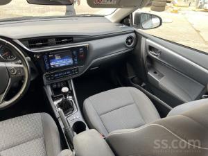 Pelēks Toyota Corolla 2018 Rīga, ar dzinēja tilpumu 1.60 L un nobraukumu 113 tūkst. km par 10690 €, foto 9 vietnē AUTOMOTO.COM.LV