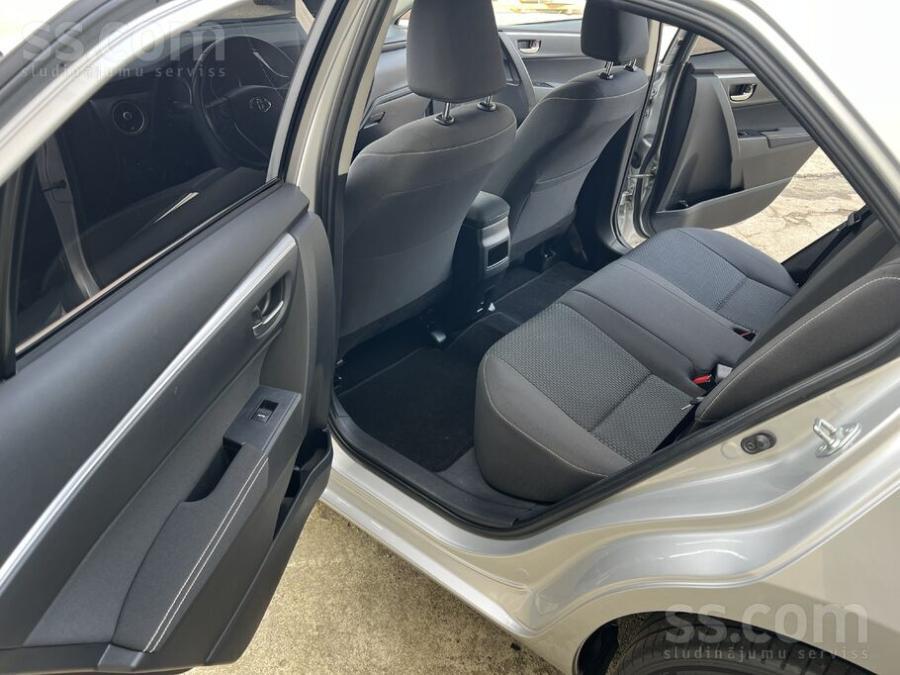 Pelēks Toyota Corolla 2018 Rīga, ar dzinēja tilpumu 1.60 L un nobraukumu 113 tūkst. km par 10690 €, foto 10 vietnē AUTOMOTO.COM.LV