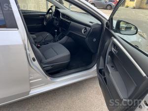 Pelēks Toyota Corolla 2018 Rīga, ar dzinēja tilpumu 1.60 L un nobraukumu 113 tūkst. km par 10690 €, foto 11 vietnē AUTOMOTO.COM.LV