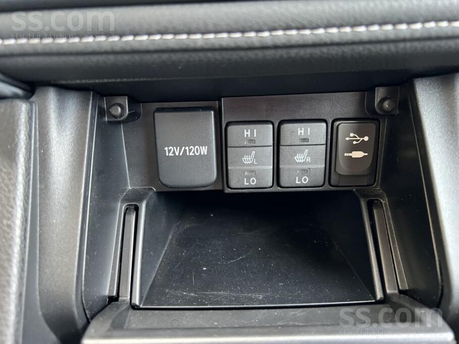 Pelēks Toyota Corolla 2018 Rīga, ar dzinēja tilpumu 1.60 L un nobraukumu 113 tūkst. km par 10690 €, foto 14 vietnē AUTOMOTO.COM.LV