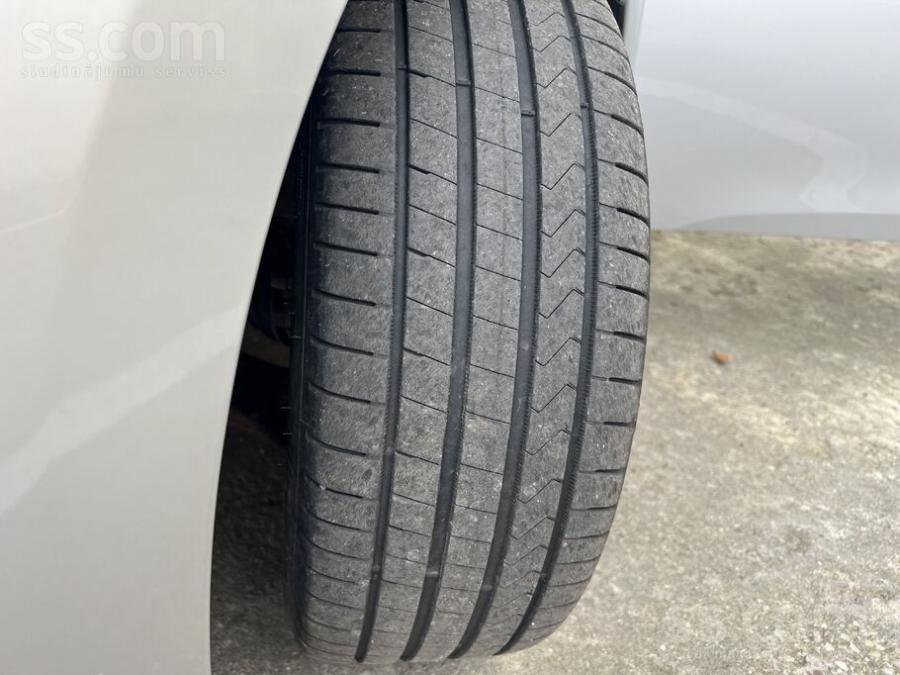 Pelēks Toyota Corolla 2018 Rīga, ar dzinēja tilpumu 1.60 L un nobraukumu 113 tūkst. km par 10690 €, foto 15 vietnē AUTOMOTO.COM.LV