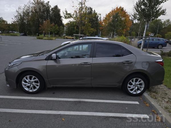 Grey Toyota Corolla 2018 in Riga, with an engine capacity of 1.60 L and mileage of 146 thousand km for 11000 €, photo 1 on AUTOMOTO.COM.LV