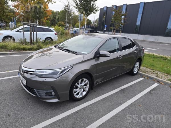 Grey Toyota Corolla 2018 in Riga, with an engine capacity of 1.60 L and mileage of 146 thousand km for 11000 €, photo 5 on AUTOMOTO.COM.LV