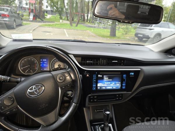 Grey Toyota Corolla 2018 in Riga, with an engine capacity of 1.60 L and mileage of 146 thousand km for 11000 €, photo 6 on AUTOMOTO.COM.LV