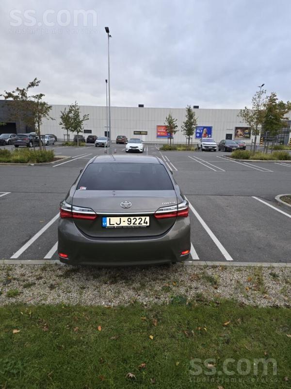 Grey Toyota Corolla 2018 in Riga, with an engine capacity of 1.60 L and mileage of 146 thousand km for 11000 €, photo 7 on AUTOMOTO.COM.LV