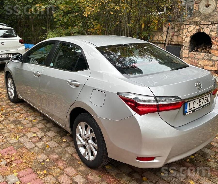 Grey Toyota Corolla 2018 in Jurmala, with an engine capacity of 1.60 L and mileage of 168 thousand km for 9900 €, photo 5 on AUTOMOTO.COM.LV