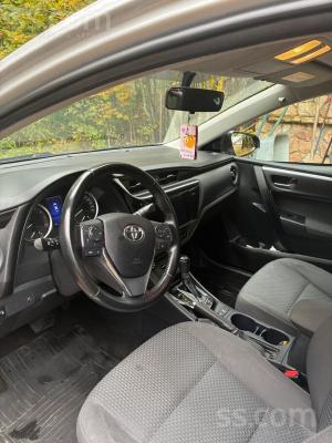 Grey Toyota Corolla 2018 in Jurmala, with an engine capacity of 1.60 L and mileage of 168 thousand km for 9900 €, photo 6 on AUTOMOTO.COM.LV