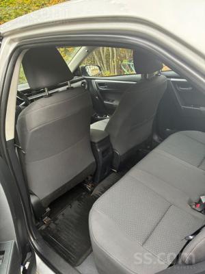 Grey Toyota Corolla 2018 in Jurmala, with an engine capacity of 1.60 L and mileage of 168 thousand km for 9900 €, photo 7 on AUTOMOTO.COM.LV
