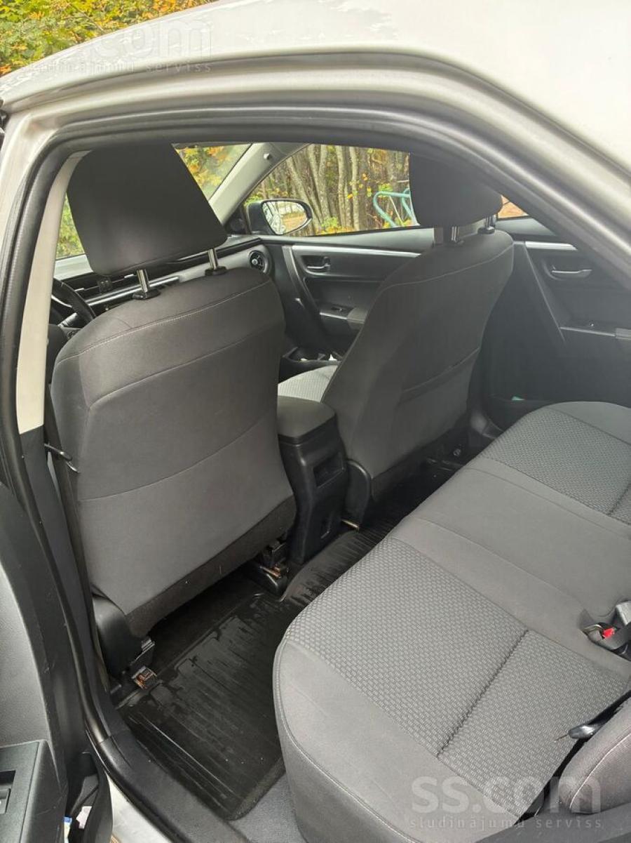 Grey Toyota Corolla 2018 in Jurmala, with an engine capacity of 1.60 L and mileage of 168 thousand km for 9900 €, photo 7 on AUTOMOTO.COM.LV