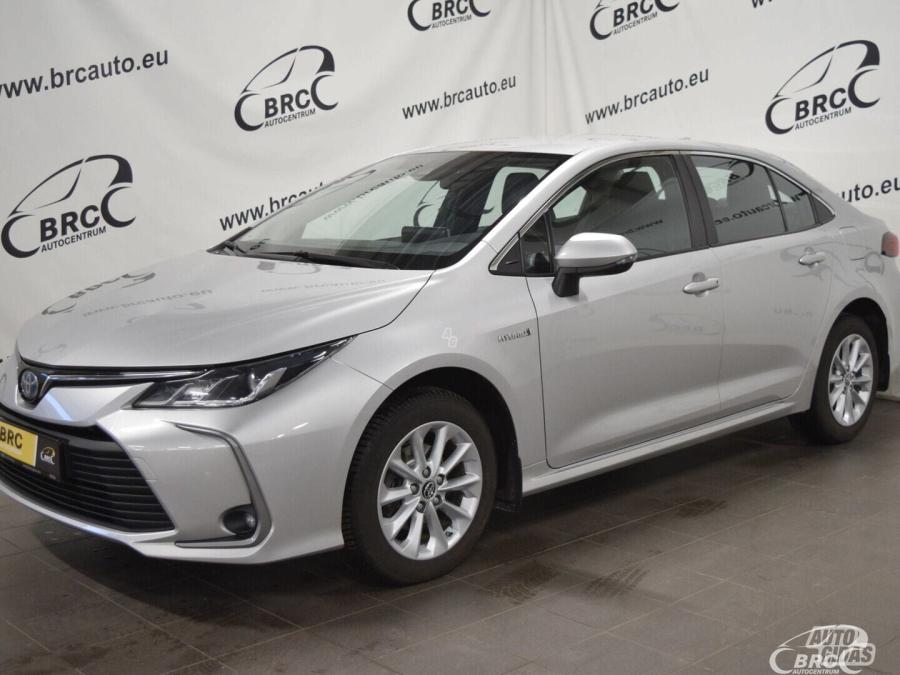 Grey Toyota Corolla 2019 in Riga, with an engine capacity of 1.80 L and mileage of 103 thousand km for 16900 €, photo 1 on AUTOMOTO.COM.LV