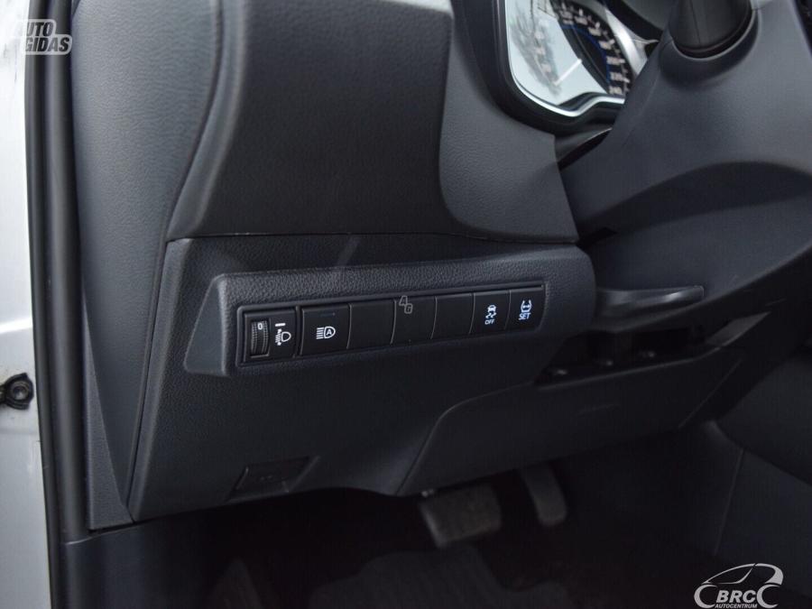 Grey Toyota Corolla 2019 in Riga, with an engine capacity of 1.80 L and mileage of 103 thousand km for 16900 €, photo 9 on AUTOMOTO.COM.LV