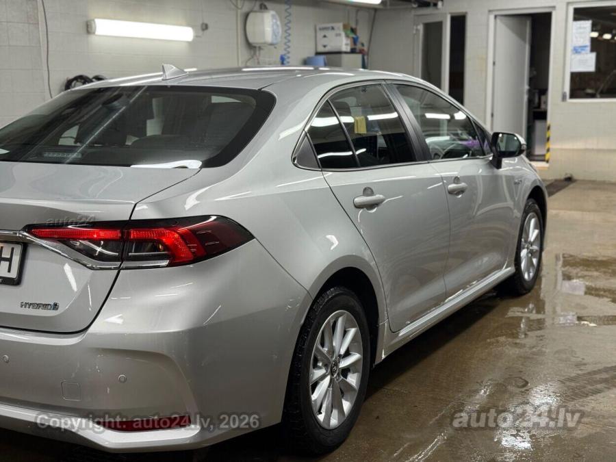Grey Toyota Corolla 2019 in Tallinn, with an engine capacity of 1.80 L and mileage of 105 thousand km for 16990 €, photo 4 on AUTOMOTO.COM.LV