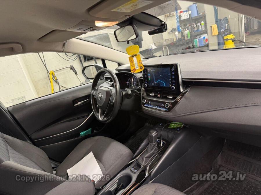 Grey Toyota Corolla 2019 in Tallinn, with an engine capacity of 1.80 L and mileage of 105 thousand km for 16990 €, photo 11 on AUTOMOTO.COM.LV
