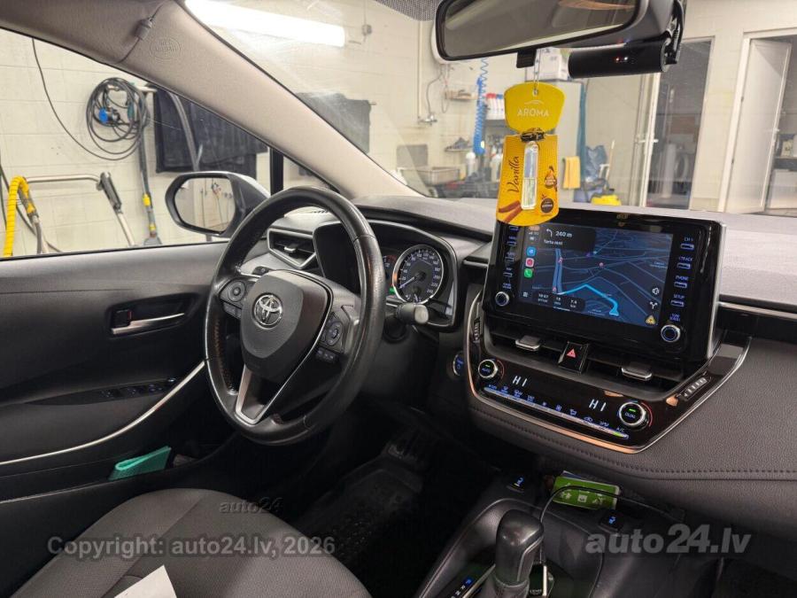 Grey Toyota Corolla 2019 in Tallinn, with an engine capacity of 1.80 L and mileage of 105 thousand km for 16990 €, photo 12 on AUTOMOTO.COM.LV