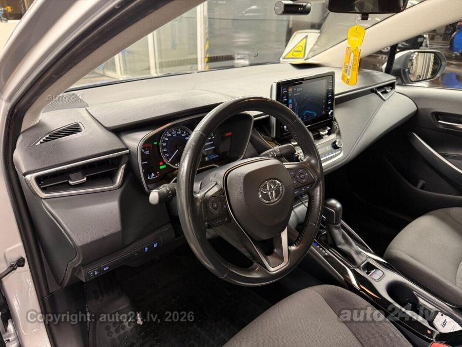 Grey Toyota Corolla 2019 in Tallinn, with an engine capacity of 1.80 L and mileage of 105 thousand km for 16990 €, photo 19 on AUTOMOTO.COM.LV