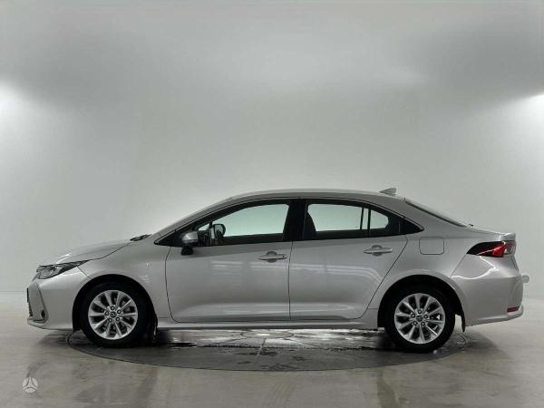 Grey Toyota Corolla 2019 in Vilnius, with an engine capacity of 1.60 L and mileage of 120 thousand km for 14900 €, photo 3 on AUTOMOTO.COM.LV