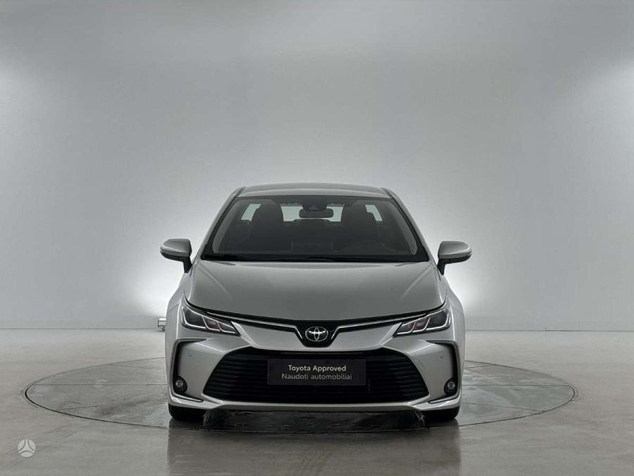 Grey Toyota Corolla 2019 in Vilnius, with an engine capacity of 1.60 L and mileage of 120 thousand km for 14900 €, photo 5 on AUTOMOTO.COM.LV