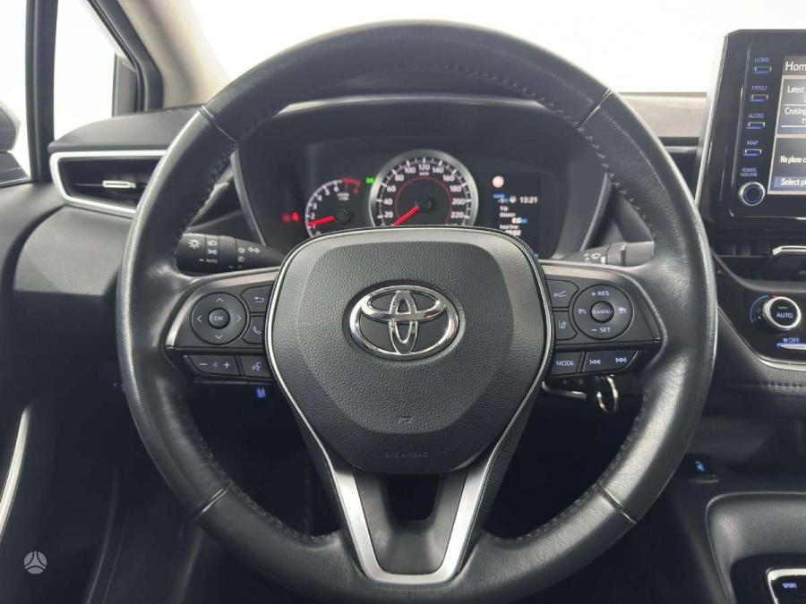 Grey Toyota Corolla 2019 in Vilnius, with an engine capacity of 1.60 L and mileage of 120 thousand km for 14900 €, photo 12 on AUTOMOTO.COM.LV