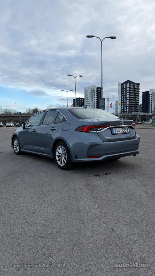 Grey Toyota Corolla 2019 in Tallinn, with an engine capacity of 1.60 L and mileage of 143 thousand km for 15000 €, photo 3 on AUTOMOTO.COM.LV