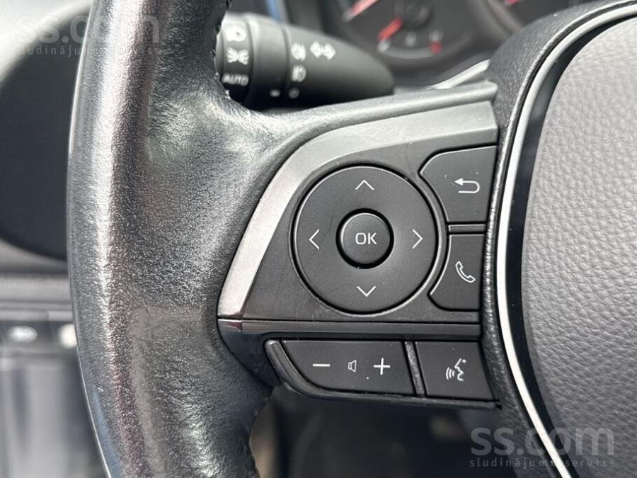 Pelēks Toyota Corolla 2019 Rīga, ar dzinēja tilpumu 1.60 L un nobraukumu 145 tūkst. km par 14990 €, foto 16 vietnē AUTOMOTO.COM.LV
