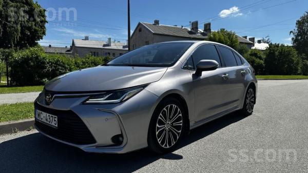 Grey Toyota Corolla 2019 in Riga, with an engine capacity of 1.60 L and mileage of 49 thousand km for 21500 €, photo 1 on AUTOMOTO.COM.LV