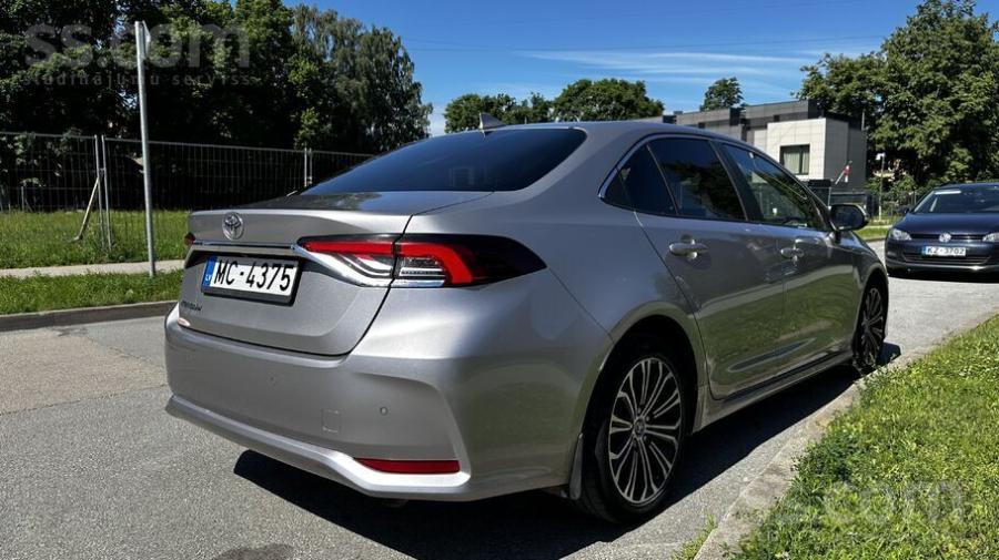 Grey Toyota Corolla 2019 in Riga, with an engine capacity of 1.60 L and mileage of 49 thousand km for 21500 €, photo 5 on AUTOMOTO.COM.LV