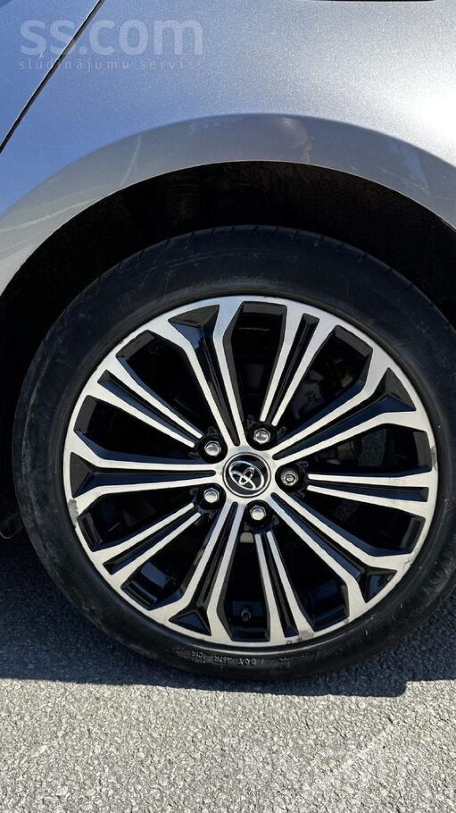 Grey Toyota Corolla 2019 in Riga, with an engine capacity of 1.60 L and mileage of 49 thousand km for 21500 €, photo 11 on AUTOMOTO.COM.LV