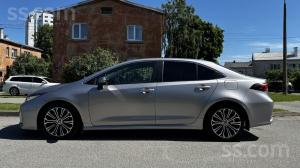 Grey Toyota Corolla 2019 in Riga, with an engine capacity of 1.60 L and mileage of 49 thousand km for 21500 €, photo 12 on AUTOMOTO.COM.LV