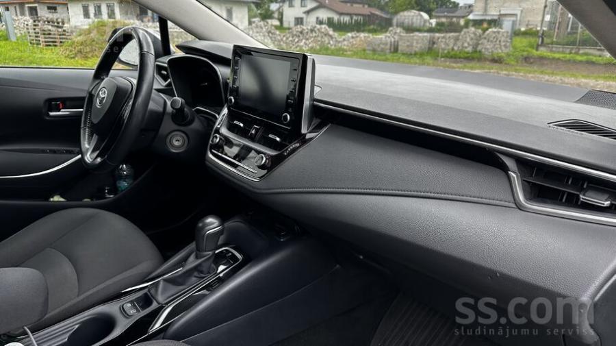 Grey Toyota Corolla 2019 in Riga, with an engine capacity of 1.60 L and mileage of 49 thousand km for 21500 €, photo 17 on AUTOMOTO.COM.LV
