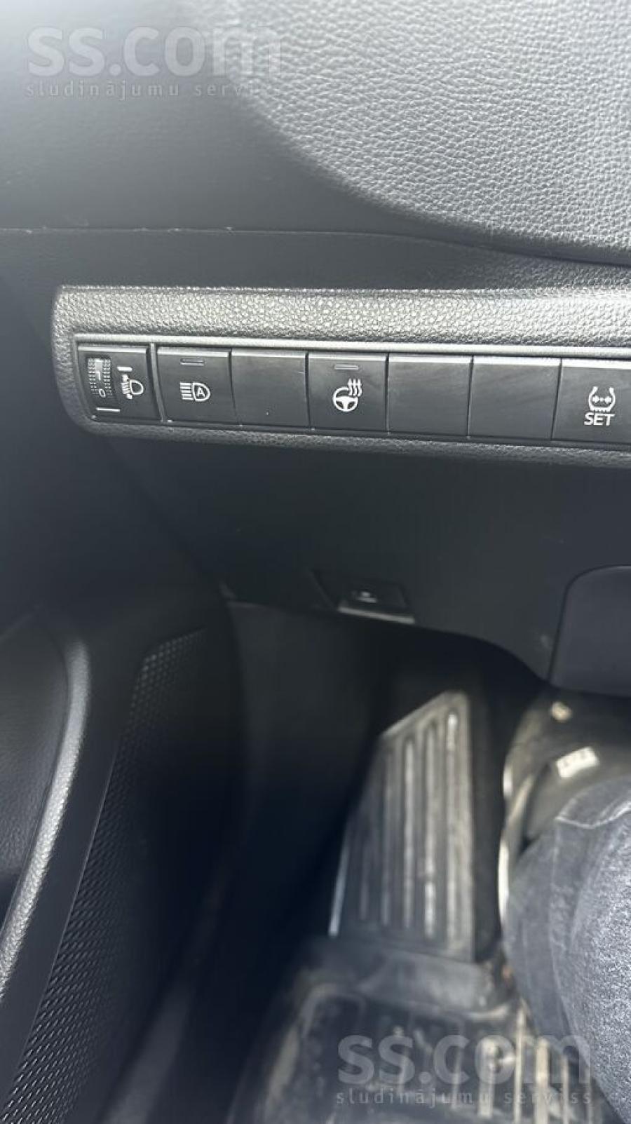 Grey Toyota Corolla 2019 in Riga, with an engine capacity of 1.60 L and mileage of 49 thousand km for 21500 €, photo 24 on AUTOMOTO.COM.LV