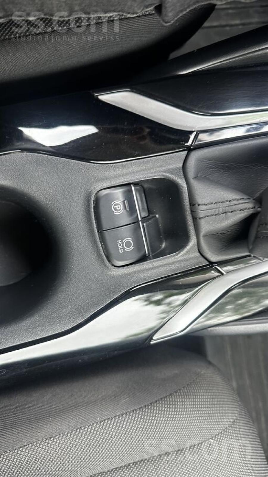 Grey Toyota Corolla 2019 in Riga, with an engine capacity of 1.60 L and mileage of 49 thousand km for 21500 €, photo 25 on AUTOMOTO.COM.LV