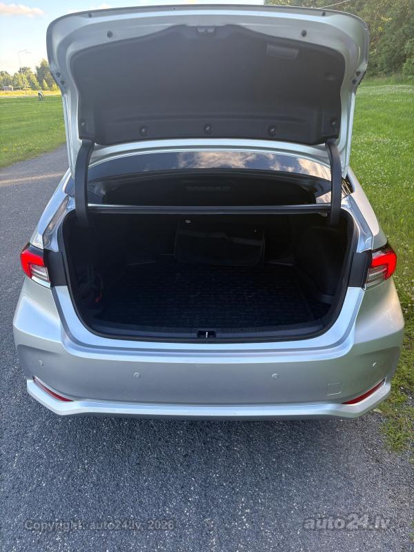 Grey Toyota Corolla 2019 in Tartu, with an engine capacity of 1.80 L and mileage of 90 thousand km for 17000 €, photo 8 on AUTOMOTO.COM.LV