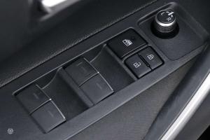 Pelēks Toyota Corolla 2019 Viļņa, ar dzinēja tilpumu 1.80 L un nobraukumu 125 tūkst. km par 17700 €, foto 24 vietnē AUTOMOTO.COM.LV