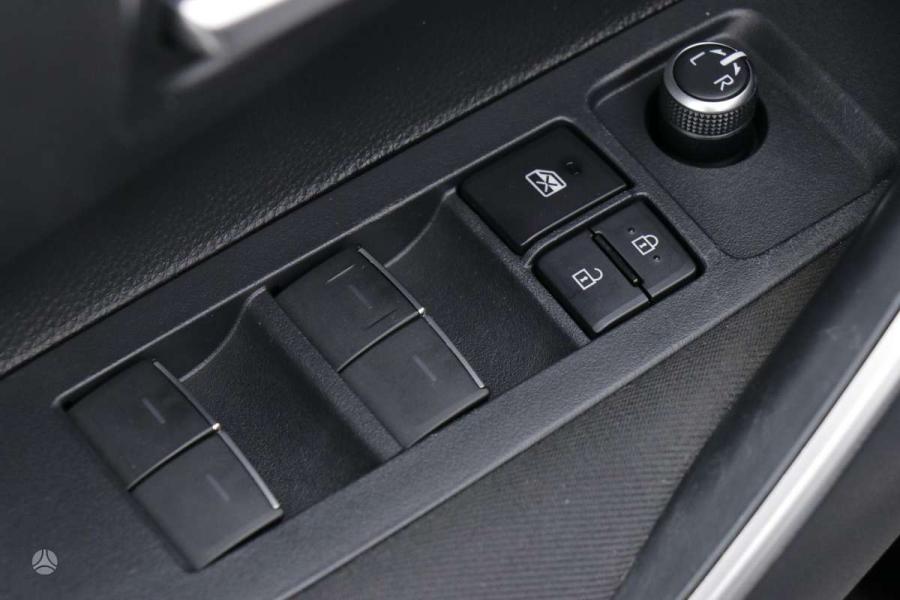 Pelēks Toyota Corolla 2019 Viļņa, ar dzinēja tilpumu 1.80 L un nobraukumu 125 tūkst. km par 17700 €, foto 24 vietnē AUTOMOTO.COM.LV