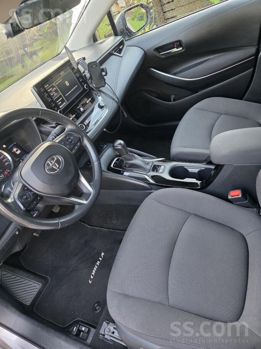Pelēks Toyota Corolla 2019 Rīga, ar dzinēja tilpumu 1.60 L un nobraukumu 112 tūkst. km par 14200 €, foto 5 vietnē AUTOMOTO.COM.LV