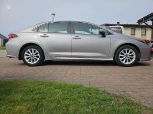 Grey Toyota Corolla 2019 in Klaipeda, with an engine capacity of 1.60 L and mileage of 124 thousand km for 12500 €, photo 4 on AUTOMOTO.COM.LV