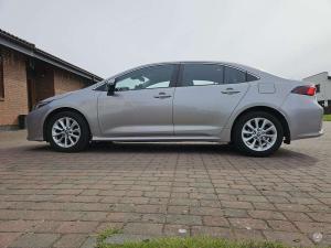 Grey Toyota Corolla 2019 in Klaipeda, with an engine capacity of 1.60 L and mileage of 124 thousand km for 12500 €, photo 5 on AUTOMOTO.COM.LV