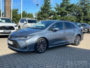 Grey Toyota Corolla 2019 in Liepaja, with an engine capacity of 1.60 L and mileage of 77 thousand km for 15900 €, photo  on AUTOMOTO.COM.LV