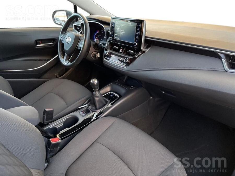 Grey Toyota Corolla 2019 in Riga, with an engine capacity of 1.60 L and mileage of 148 thousand km for 13590 €, photo 7 on AUTOMOTO.COM.LV