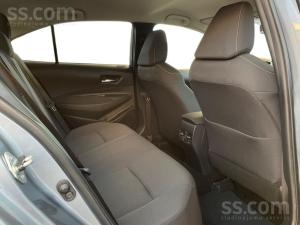 Grey Toyota Corolla 2019 in Riga, with an engine capacity of 1.60 L and mileage of 148 thousand km for 13590 €, photo 8 on AUTOMOTO.COM.LV